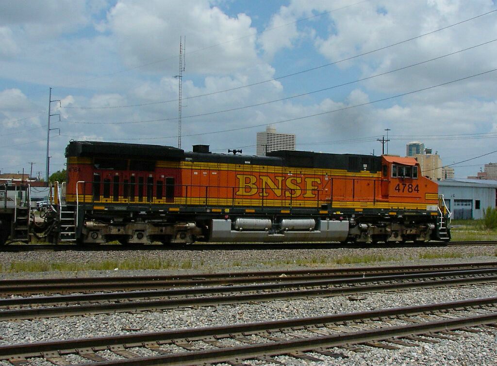 BNSF 4784